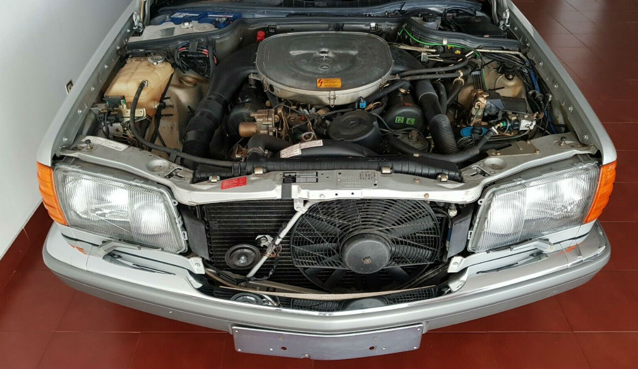 Une Mercedes 560 SEL de 1986 avec 46 km au compteur