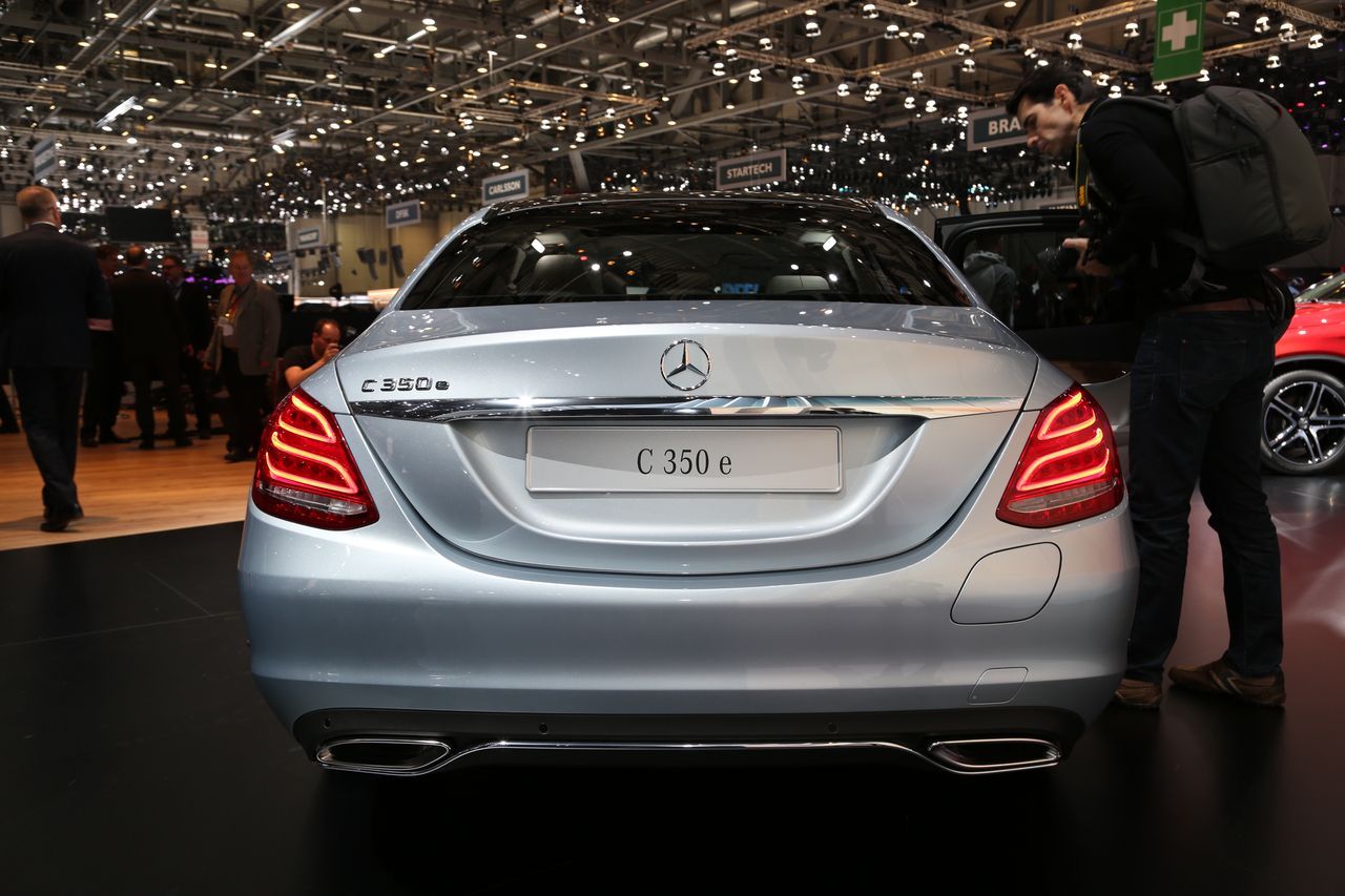 Genève 2015 : l'hybridation rechargeable de la Mercedes C 350 e - Photo ...