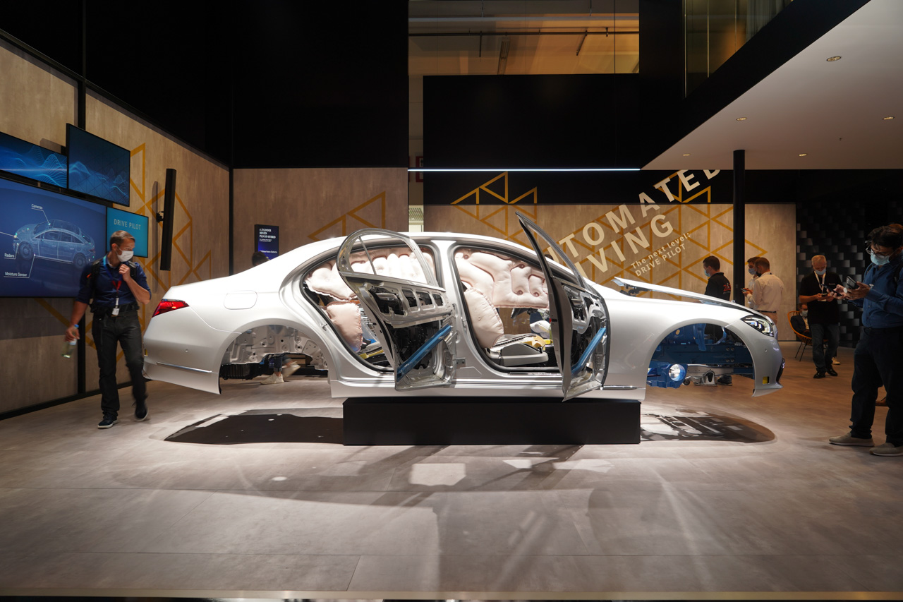 Photo 29 - mercedes stand classe s airbags - Salon de Munich 2021. Les ...