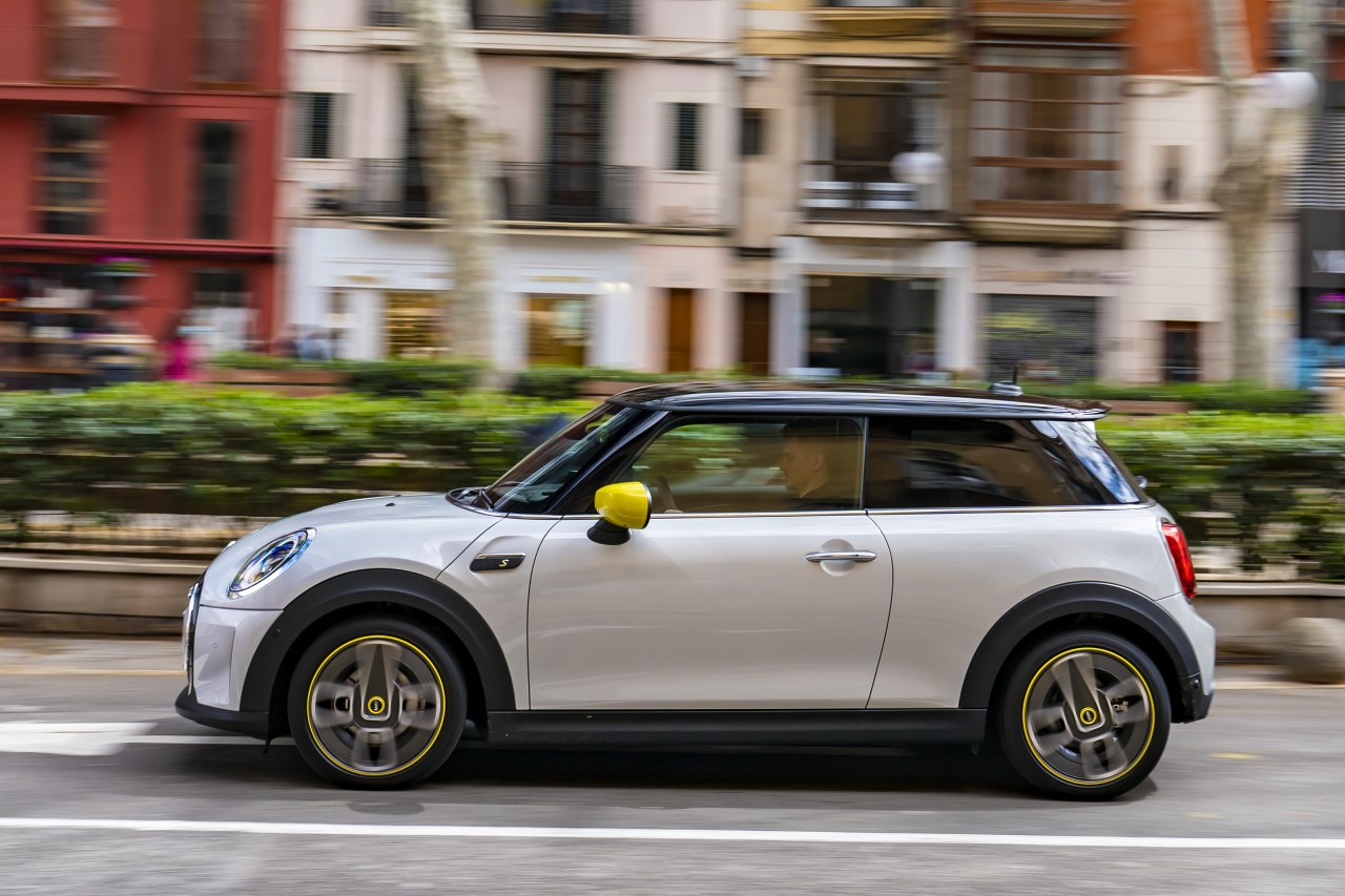 Photo 3 - Mini Cooper SE - Mini Hatch (2023). La future citadine ...
