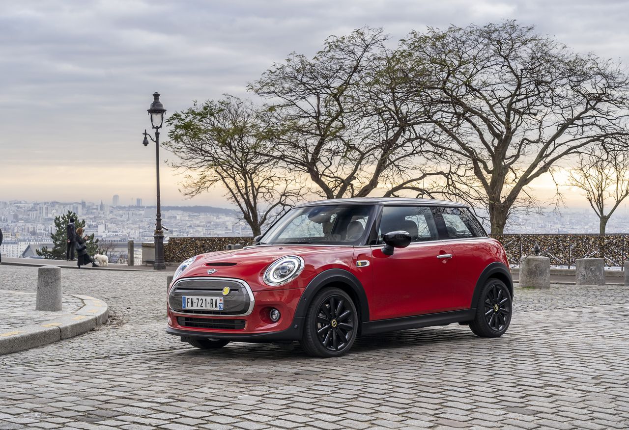 Photo 43 - Mini Electric rouge - Nouvelle Fiat 500 vs Mini Cooper SE ...