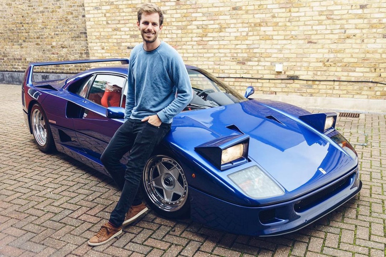 Ferrari F40 (1989). Prix record pour l'unique exemplaire bleu
