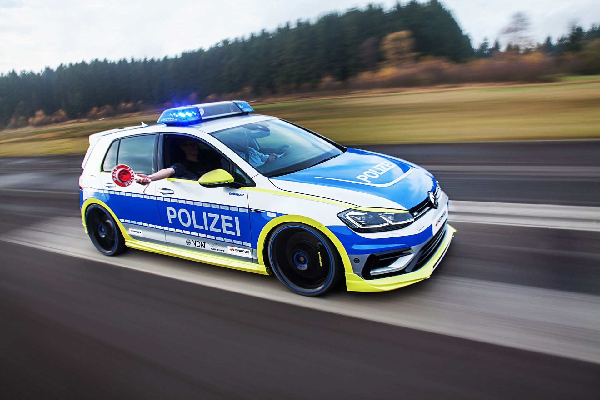 Photo 2 - Golf 7 400R Oettinger Police - Les Volkswagen Golf ...