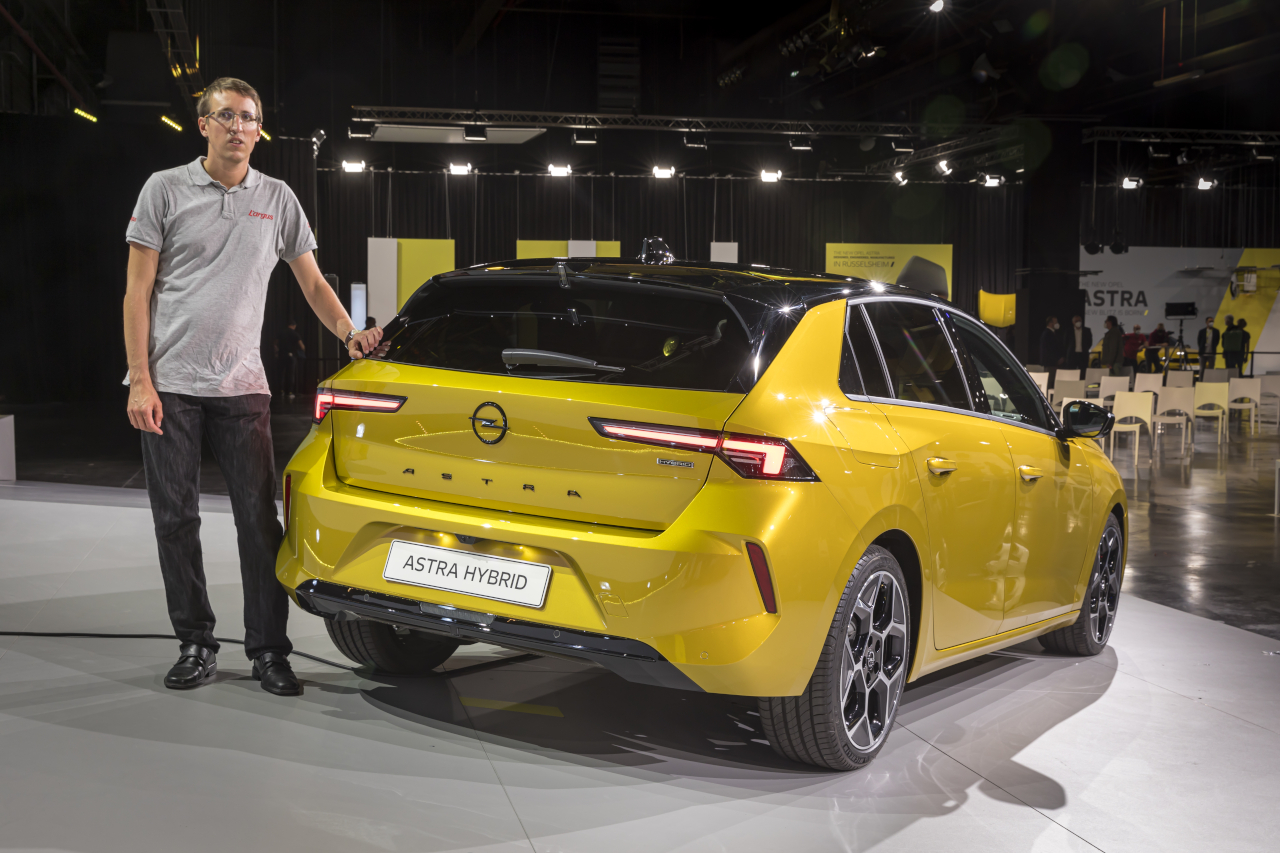 Photo 2 - Opel Astra 2022 jaune - Opel Astra (2022). A bord de la ...