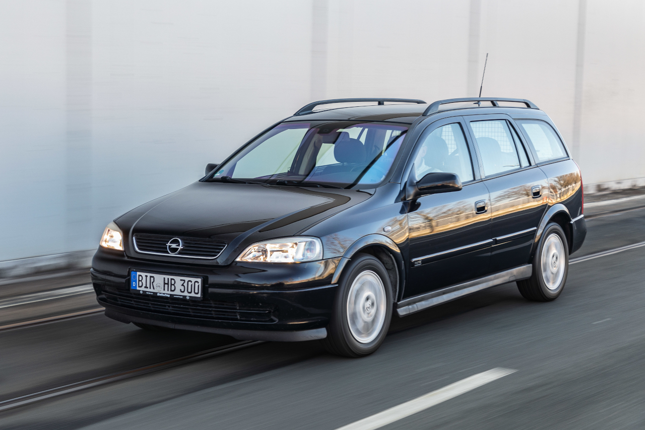 Photo 3 - opel astra 3 break noir - Une Astra break avec 600 000 km ...