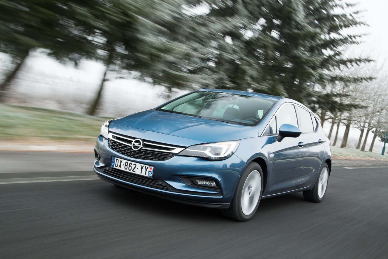 Photo 1 - opel astra essence sur route - Essai Opel Astra 1.0 T : petit ...