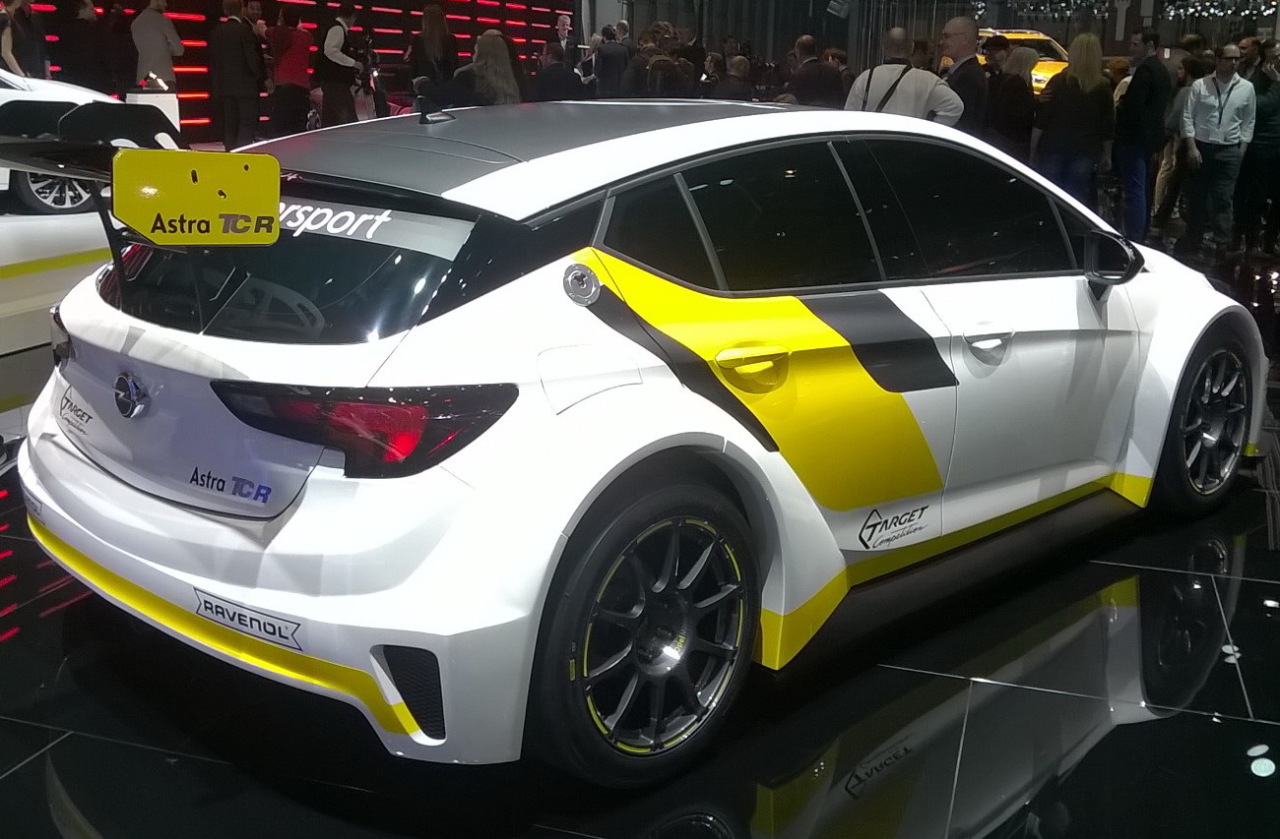 Opel Astra TCR : la "Voiture de l'année 2016" entre en piste - Photo #2 ...