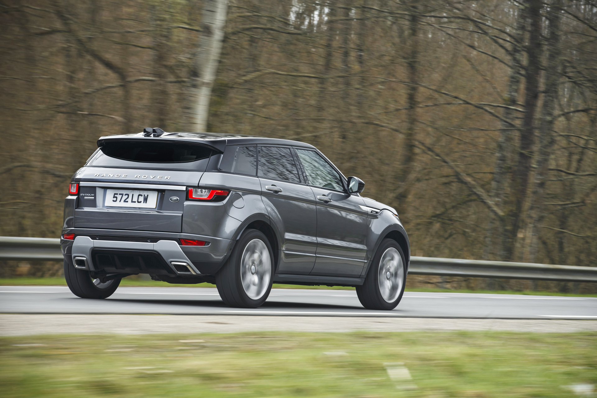 Photo 14 - Land Rover Evoque 1 (2011-2018) vue arrière roulant gris ...