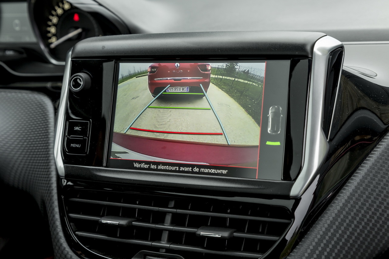 Photo 25 - camera de recul sur 208 - Essai comparatif Renault Clio face ...