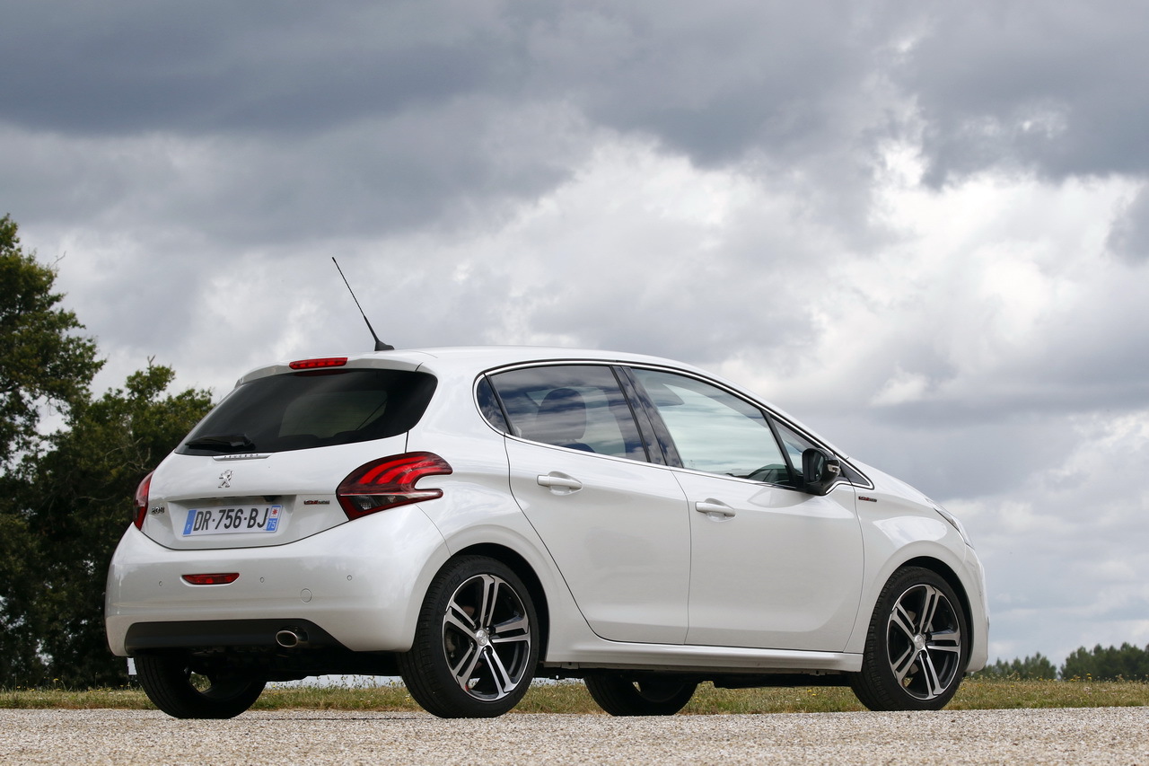 Photo 25 - Essai comparatif : la Renault Clio restylée défie la Peugeot ...