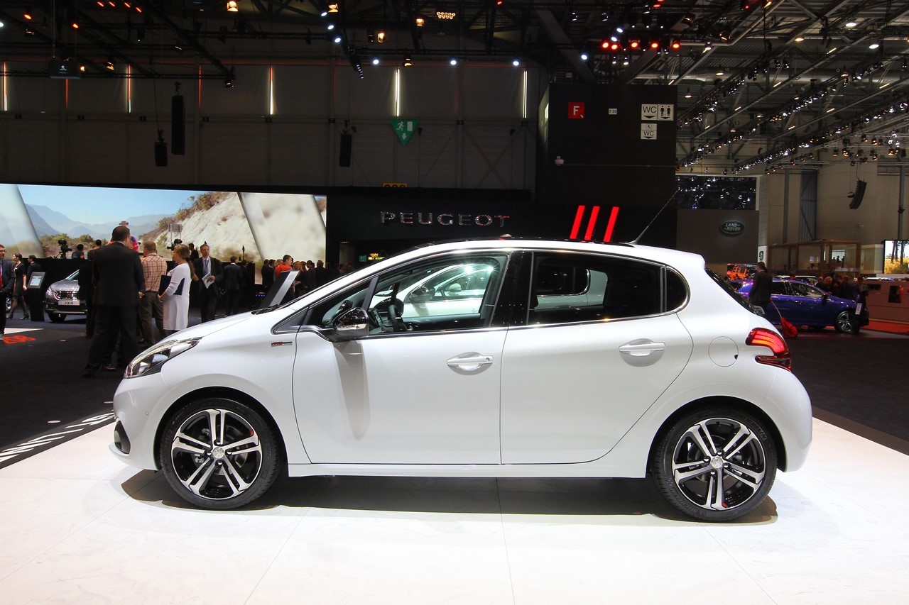La Peugeot 208 GT Line voit rouge au salon de Genève 2015 - Photo #8 ...