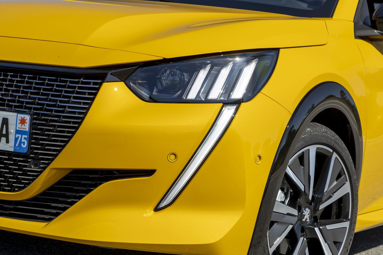 Photo 56 - Peugeot 208 GT Line jaune Faro feux LED - Essai nouvelle ...