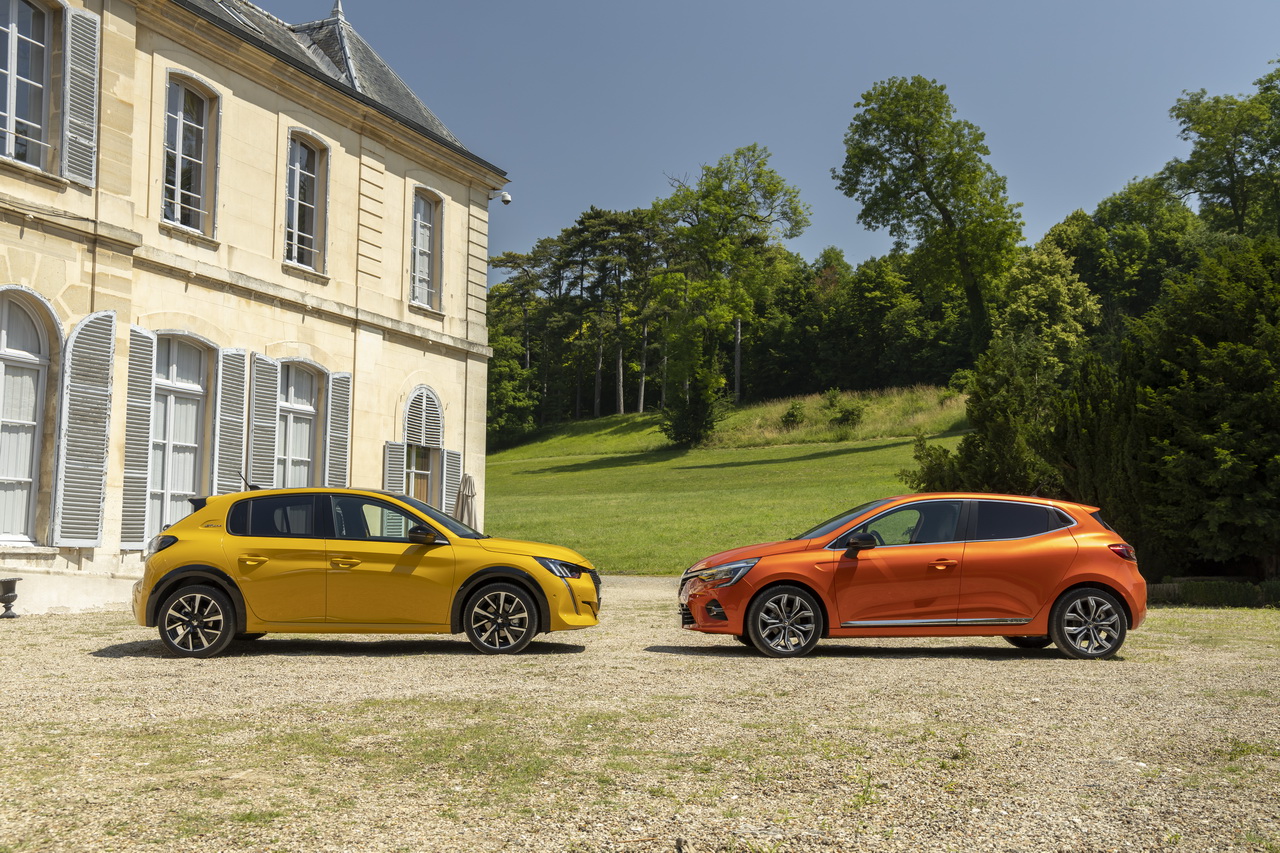 Renault Clio 5 et Peugeot 208. Délais de livraison, remises, offres...