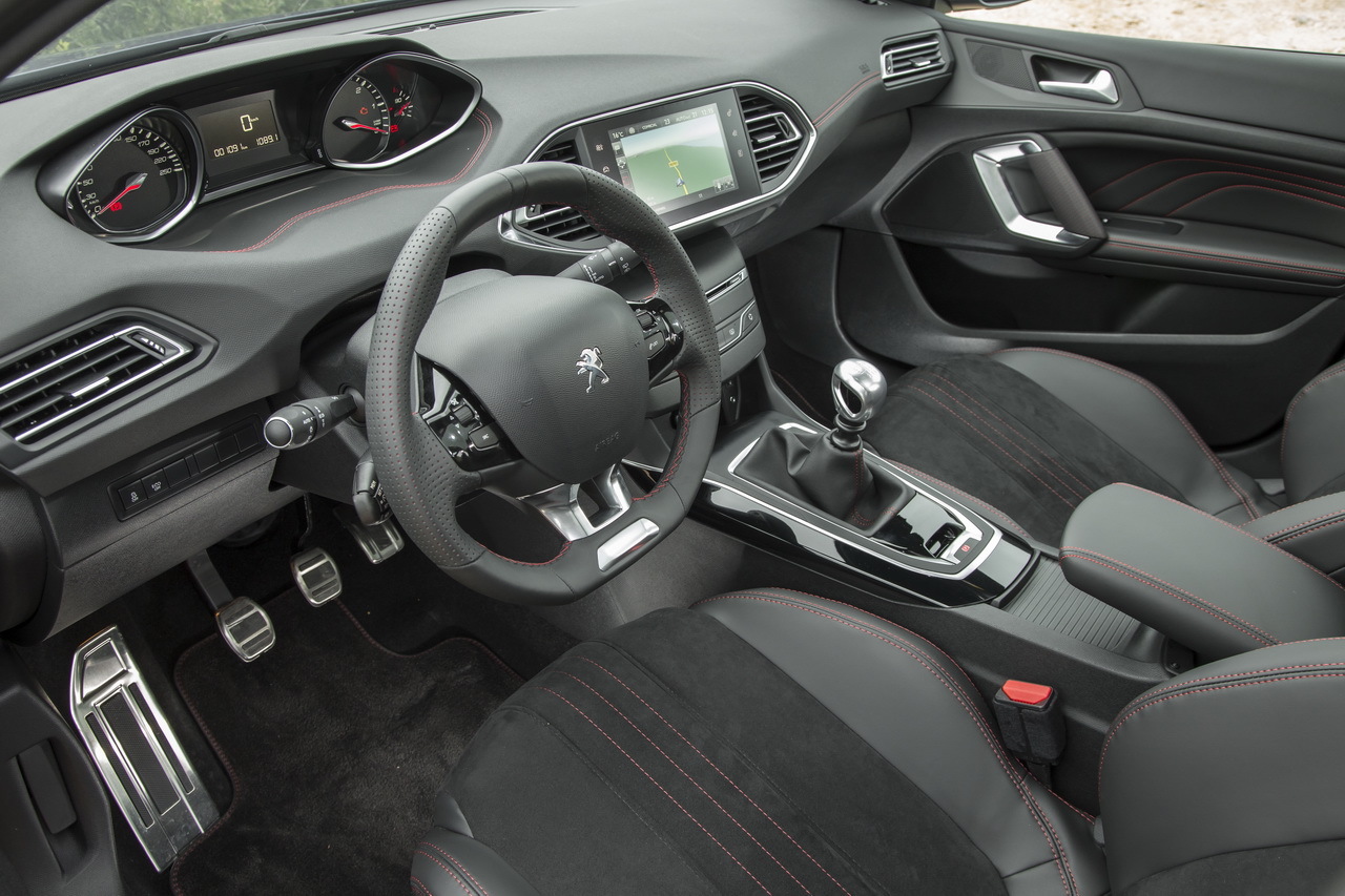 Photo 25 - intérieur peugeot 308 gt line - Essai Renault Mégane 4 face ...