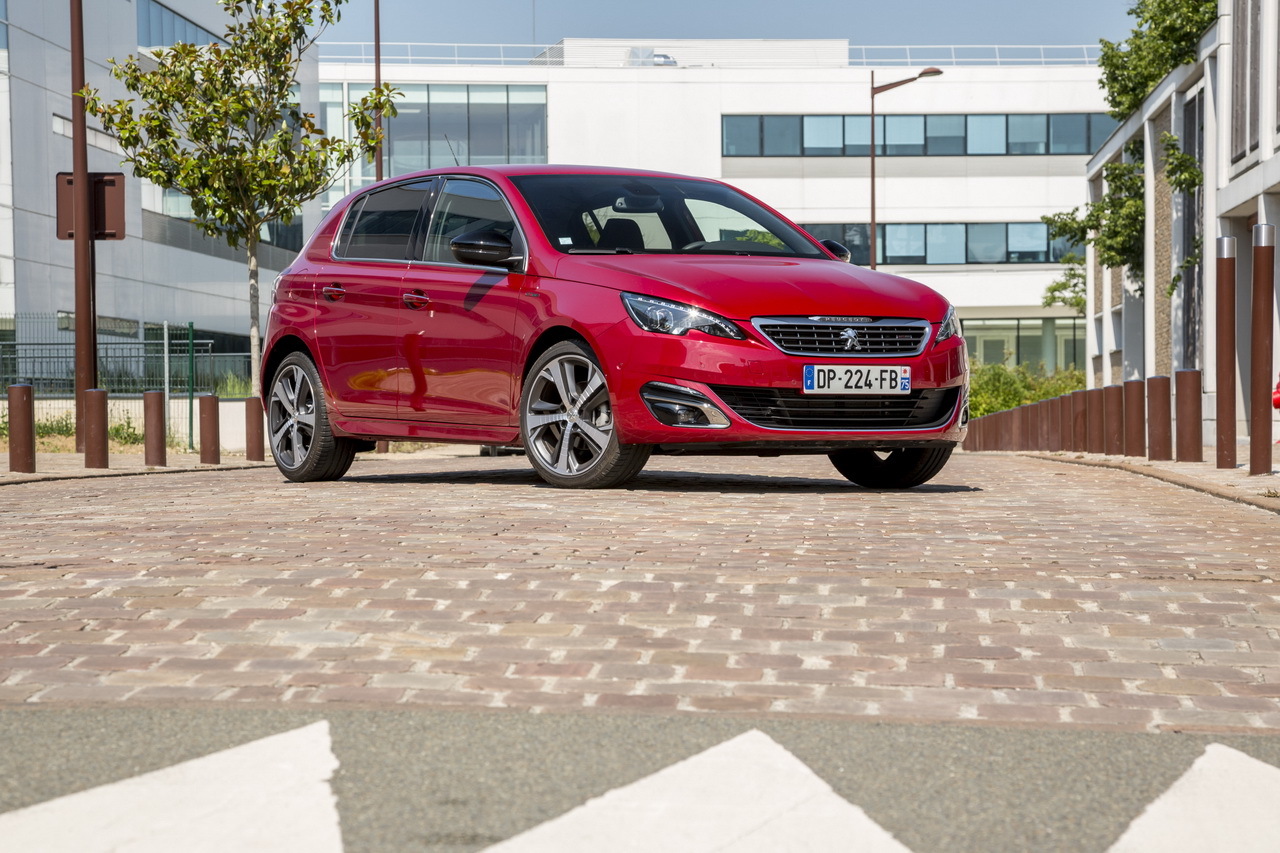 Photo 6 - Peugeot 308 2016 GT Line rouge vue avant droite - Essai ...