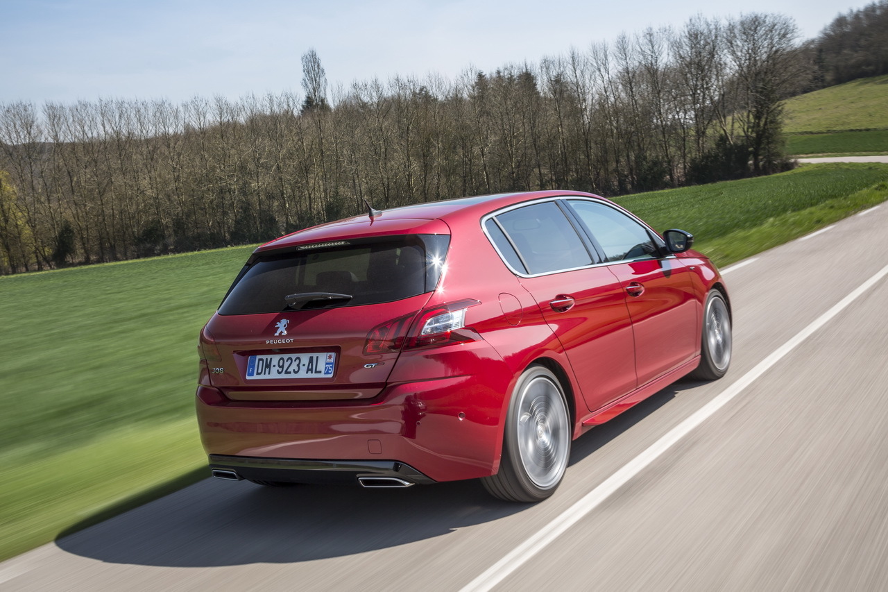 Photo 14 - Peugeot 308 GT 2015 rouge arrière droit - Peugeot 308 GT ...
