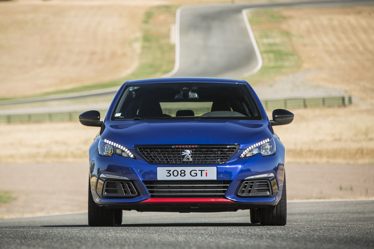 Photo 30 - Peugeot 308 GTi 2017 coupe franche bleu pleine face - Essai ...
