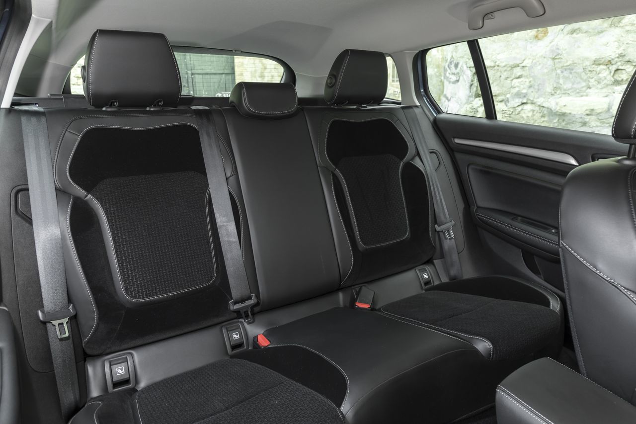 Diaporama et photos - Comparatif : la Peugeot 308 SW restylée défie la ...