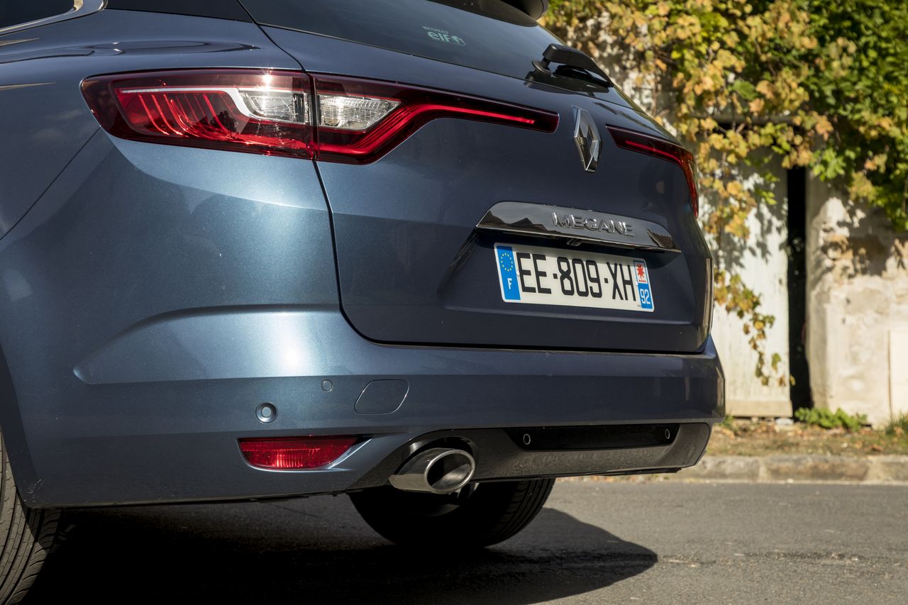 Diaporama et photos - Comparatif : la Peugeot 308 SW restylée défie la ...
