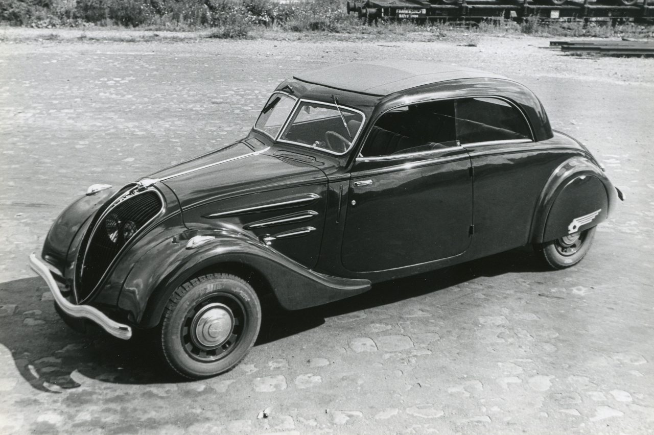 Photo 2 - Peugeot 402 Coach salon de paris 1935 - Peugeot. Tous les ...