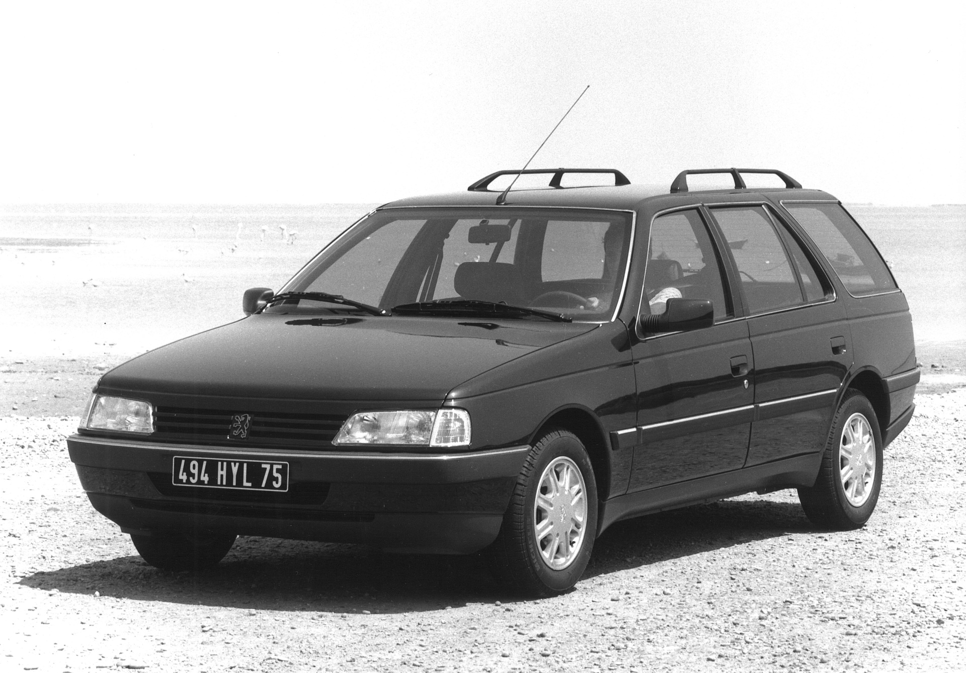 Photo 32 - 3/4 avant Peugeot 405 break SRi - La Peugeot 405 fête ses 30 ans