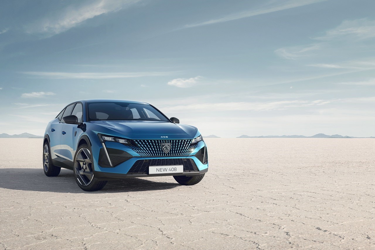 Photo 2 - Peugeot 408 bleu - La 408, star du stand Peugeot au Mondial ...