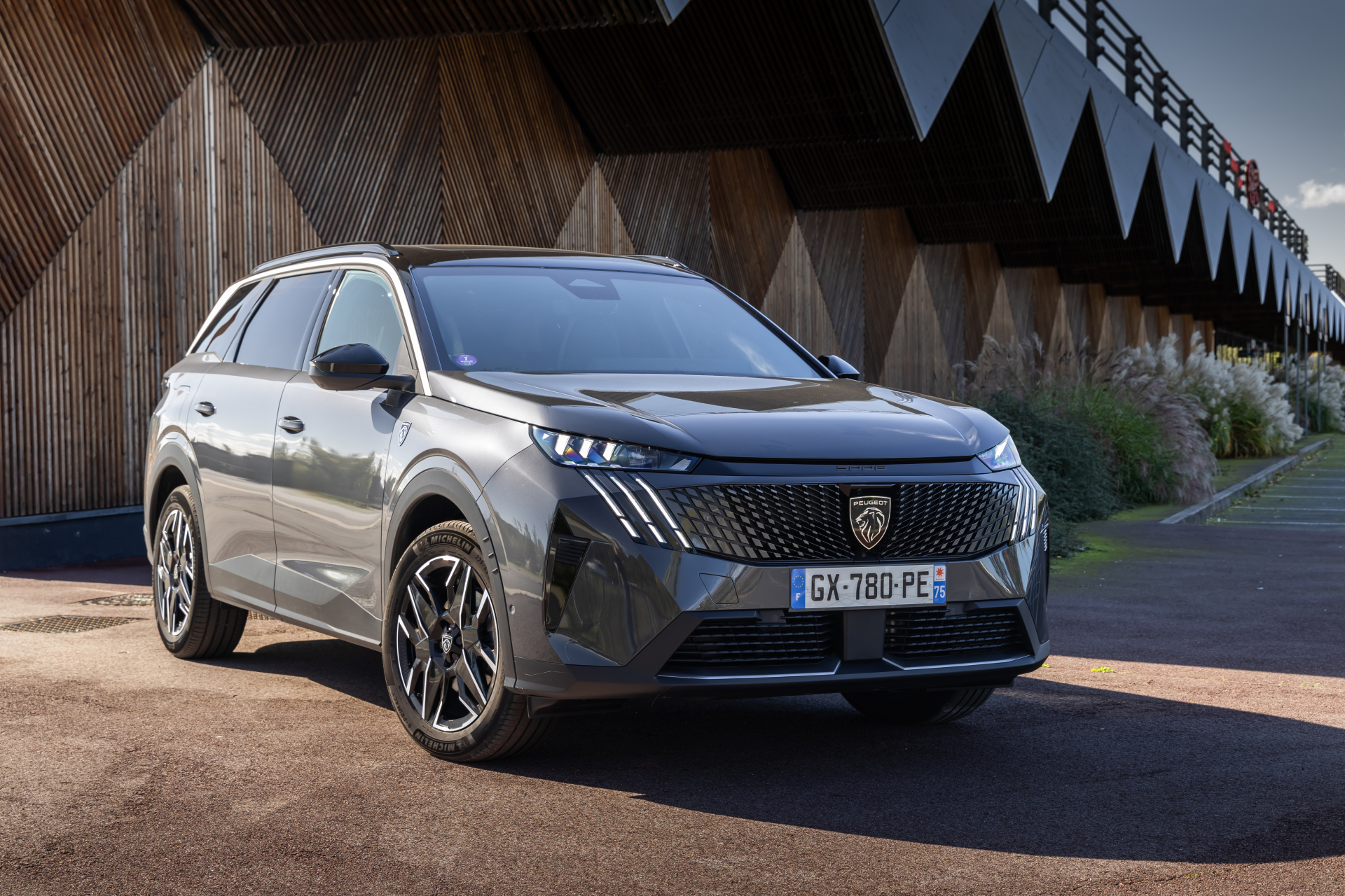 Photo 3 - Peugeot 2008 restylé 2023 arrière - Peugeot 2008 (2023 ...