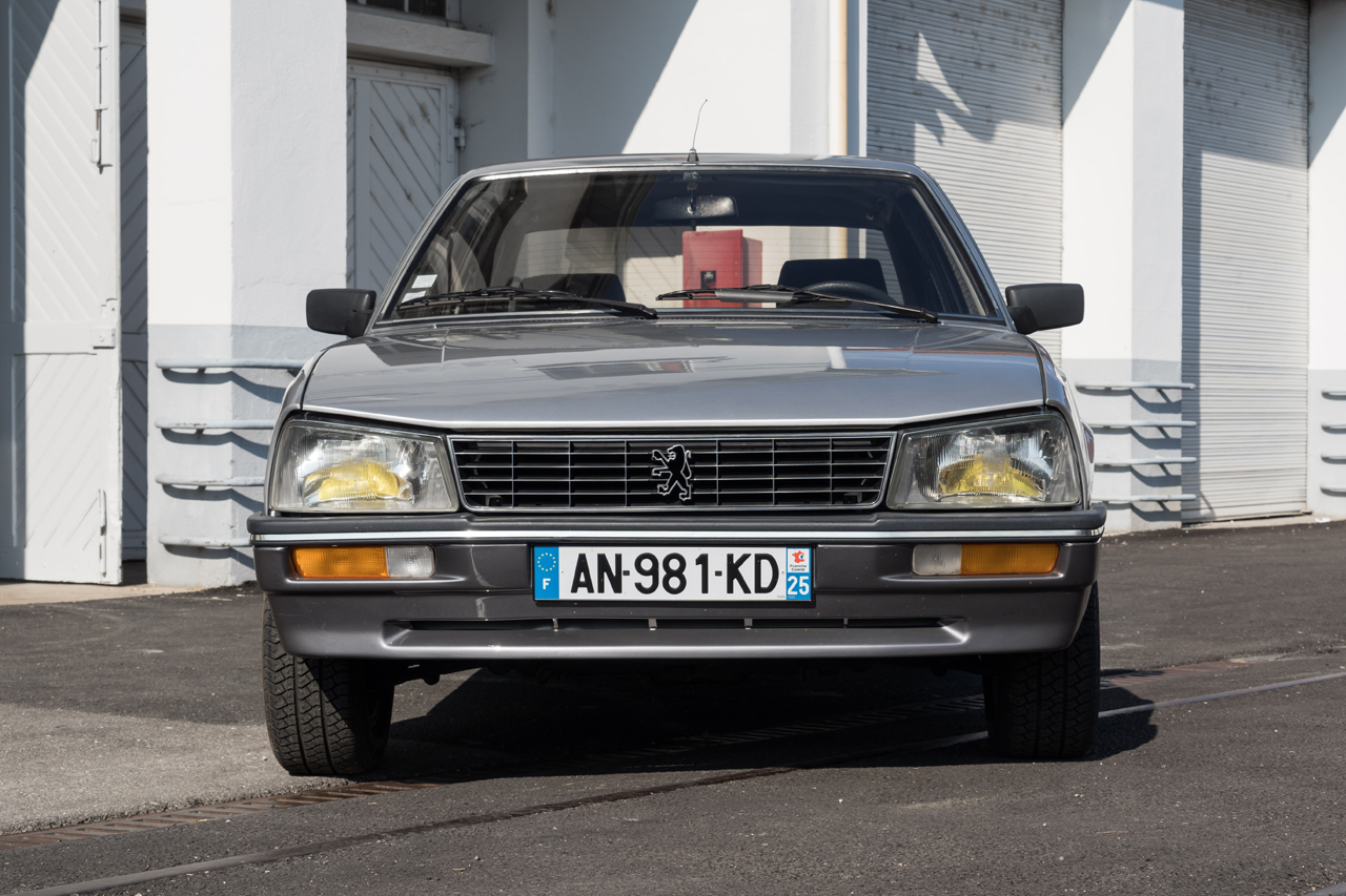Photo 5 - Peugeot 505 Turbo Injection gris winchester / gris acier ...