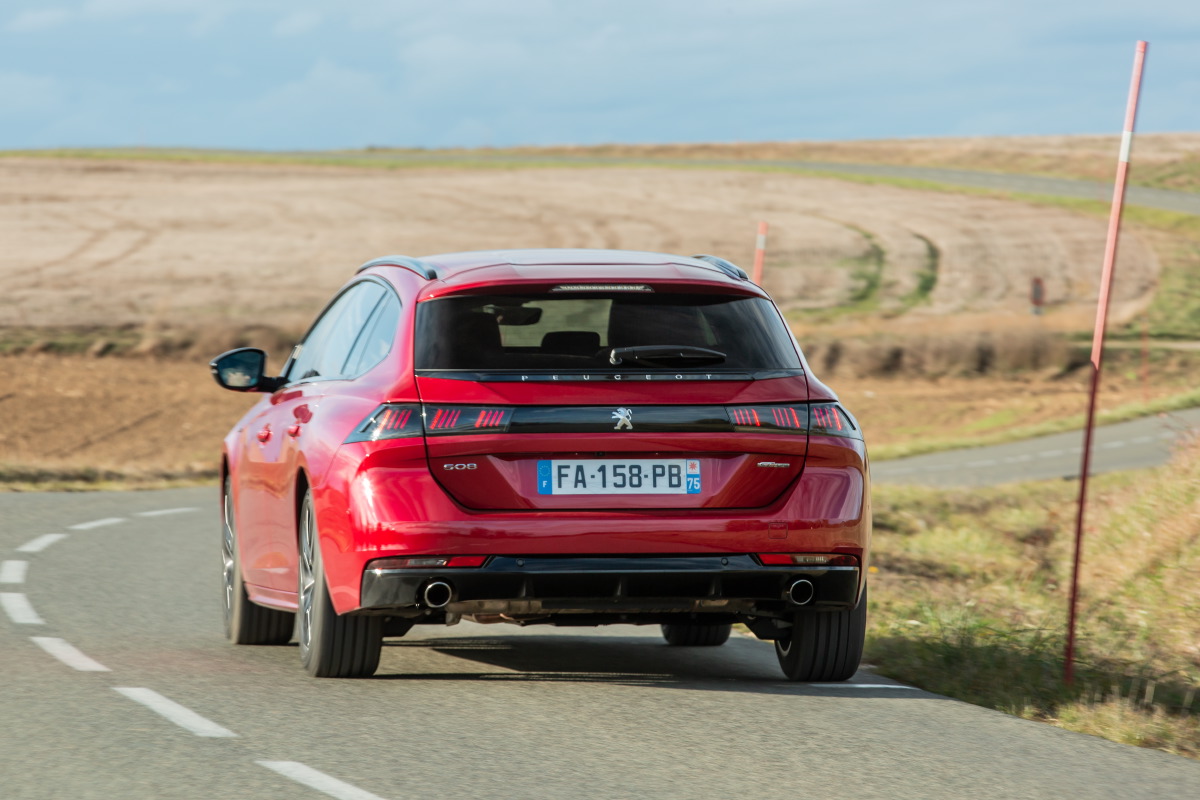 Photo 9 - Action aAR serrée Peugeot 508 SW PureTech 180 GT Line - Essai ...