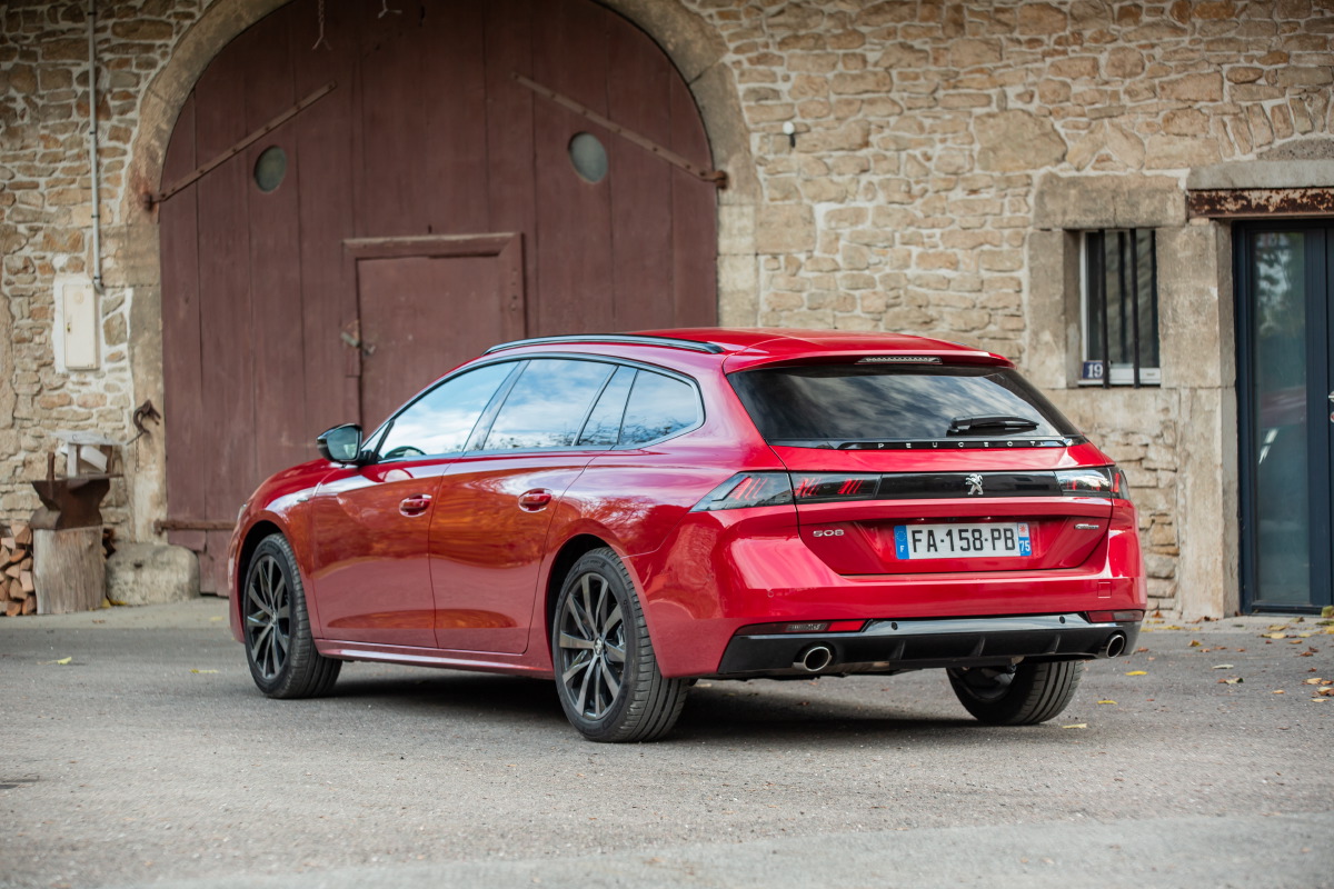 Photo 31 - Statique 3/4 AR Peugeot 508 SW PureTech 180 GT Line - Essai Peugeot 508 SW (2019 ...