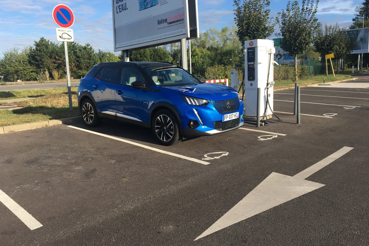 Photo 12 - Peugeot e-2008 SUV 100% électrique - Portes ouvertes ...