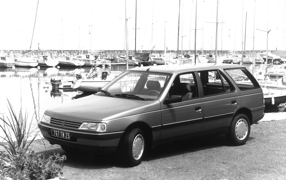 Photo 31 - 3/4 avant Peugeot 405 break GR - La Peugeot 405 fête ses 30 ans