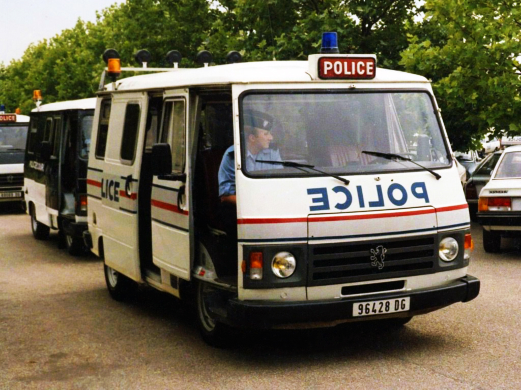 Photo 16 - Peugeot J9 - 210 ans de Peugeot. Retour sur les années 1970-1980