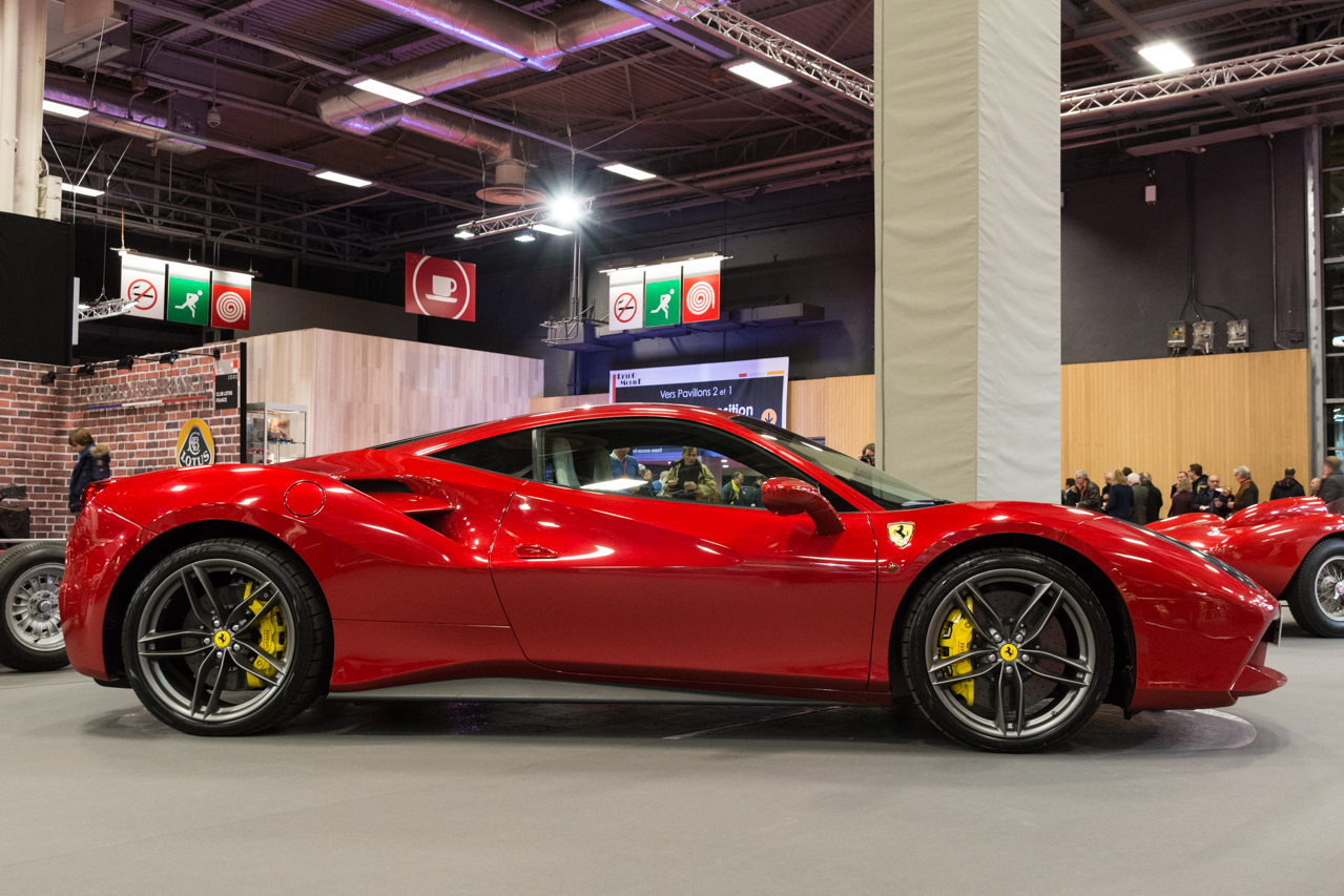 Photo 19 - Ferrari 488 GTB couleur rouge vue de profil - 70 ans de ...