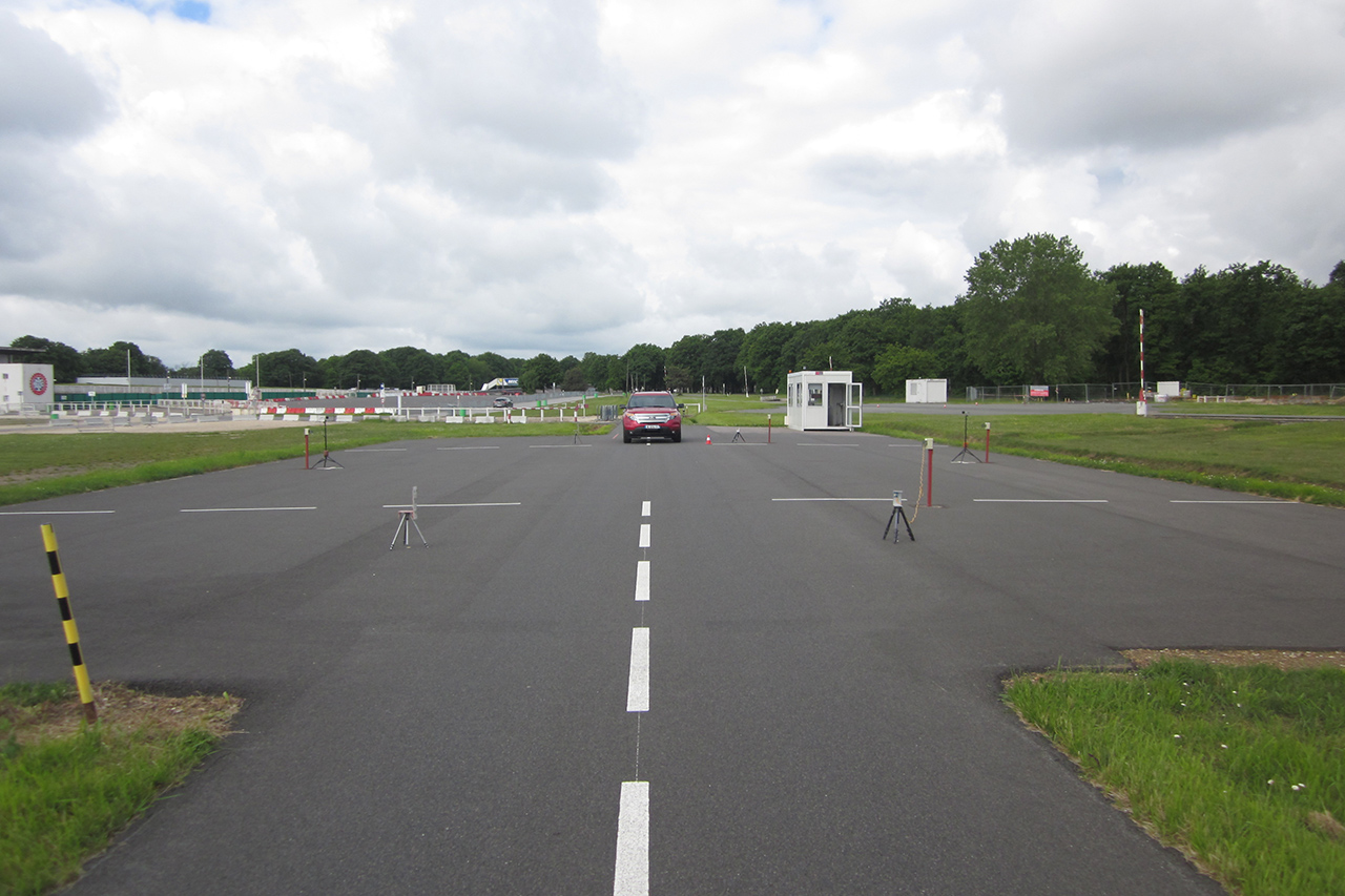 Photo 5 - homologation utac ceram millbrook piste - Bruits automobiles ...