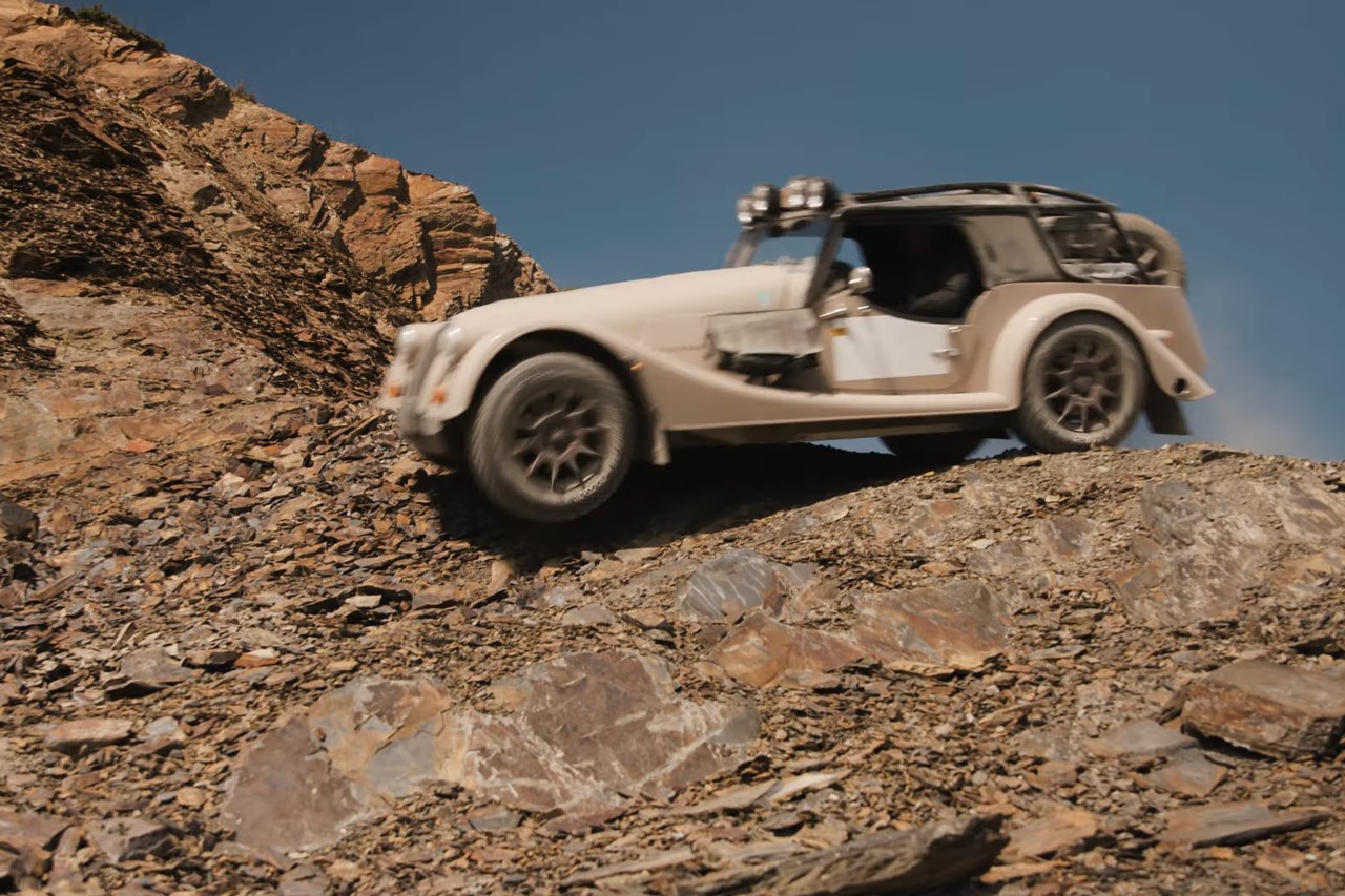 Morgan Plus Four CX-T (2021). Le roadster en mode rallye-raid