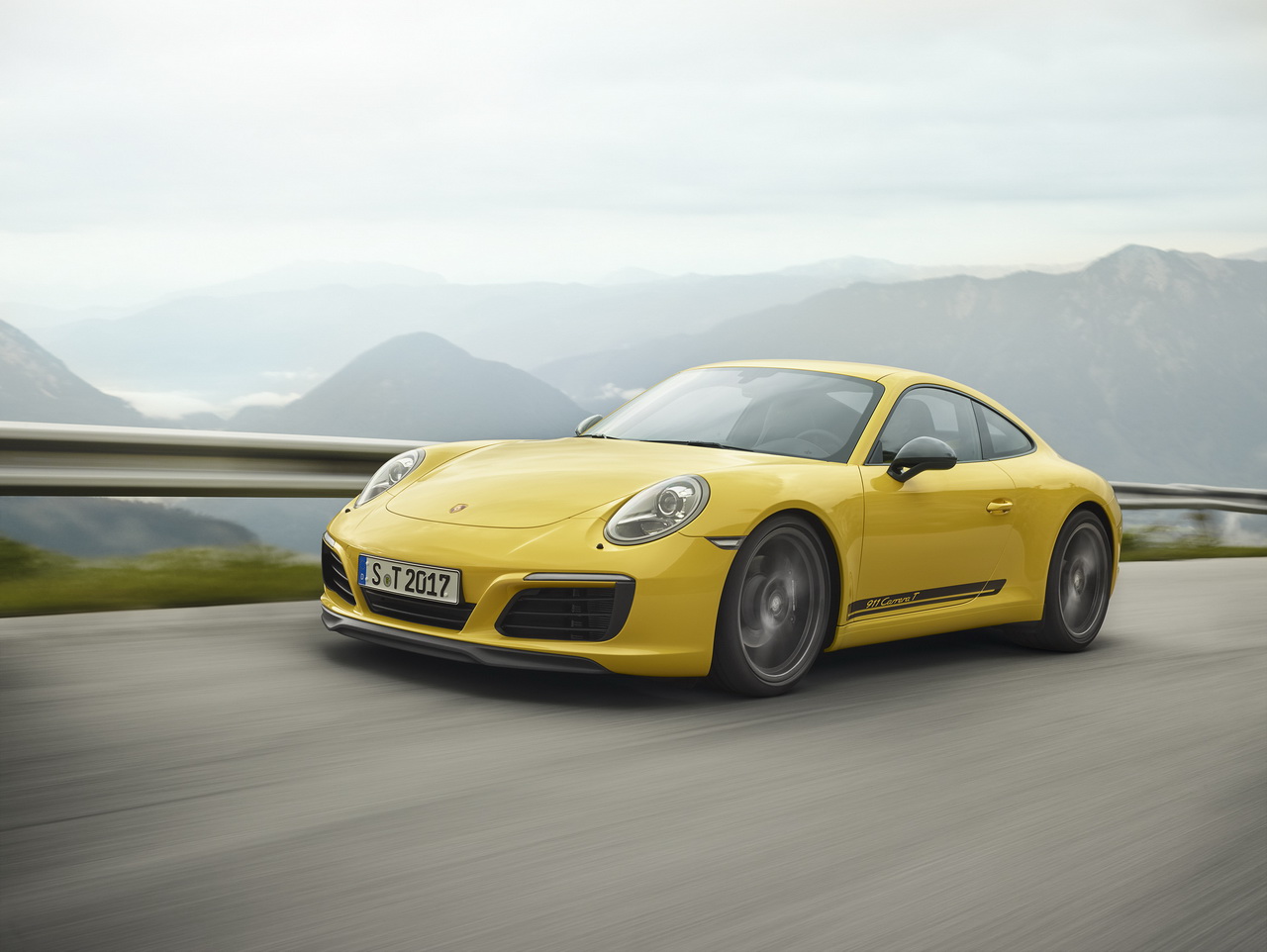 Photo 1 - Porsche 911 Carrera T 2017 jaune avant gauche - Porsche 911 Carrera T : l'authenticité ...