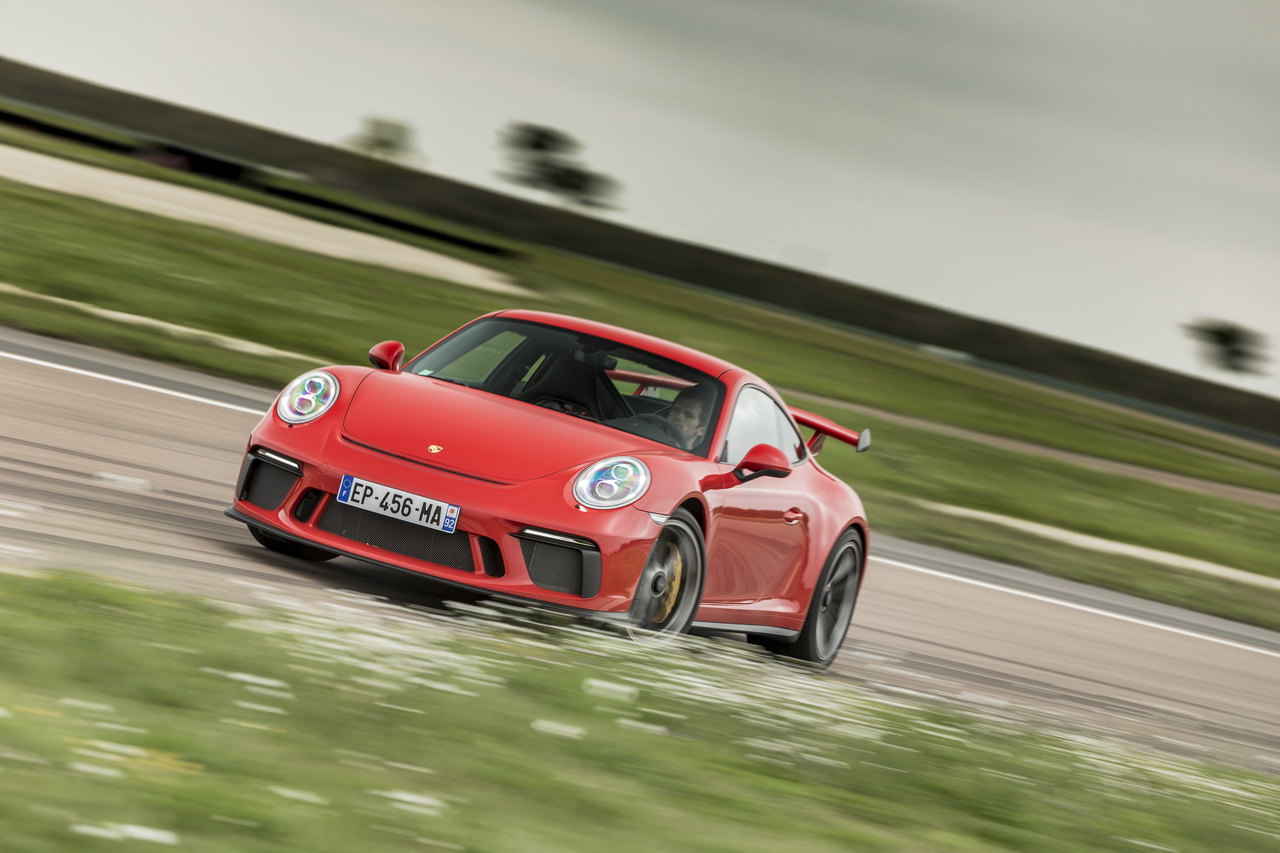 Photo 82 - Porsche 911 GT3 rouge sur circuit en glisse - Essai ...
