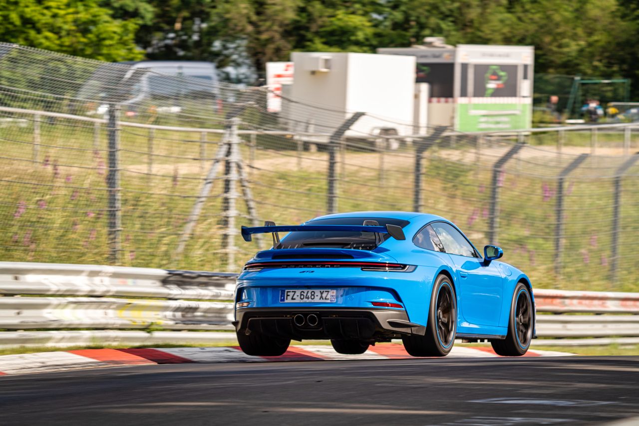 Photo 3 - 911 GT3 jump Pflanzgarten - Essai extrême : la Porsche 911 ...