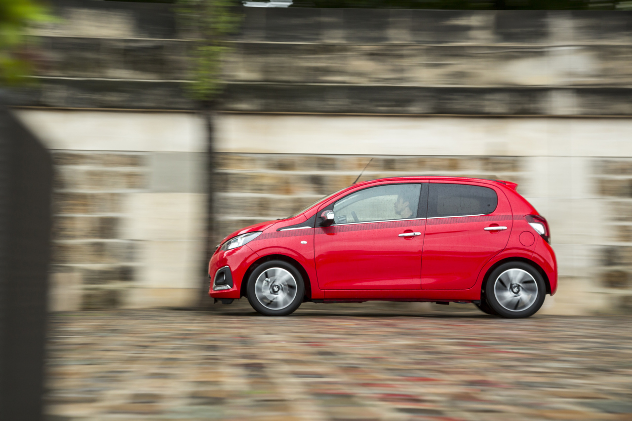 Photo 2 - Profil Peugeot 108 rouge 2015 - Peugeot 108 Envy : nouvelle ...