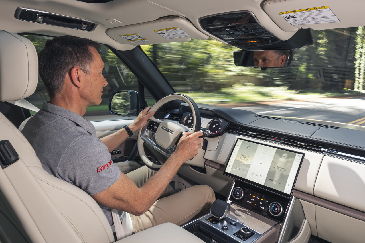 Range Rover test drive (2022). Always classy, even stronger - Ace Mind