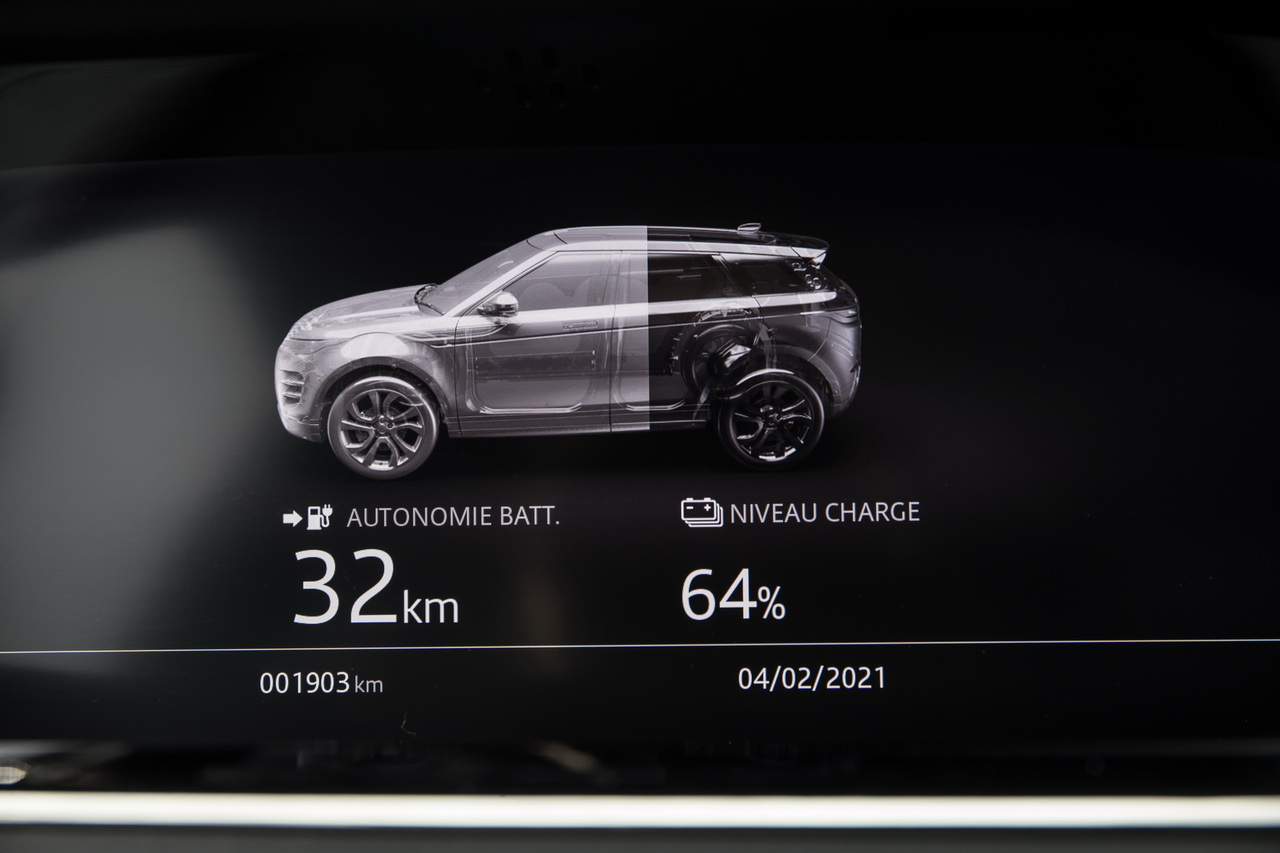Essai Range Rover Evoque P300e : l'hybride rechargeable en sauveur