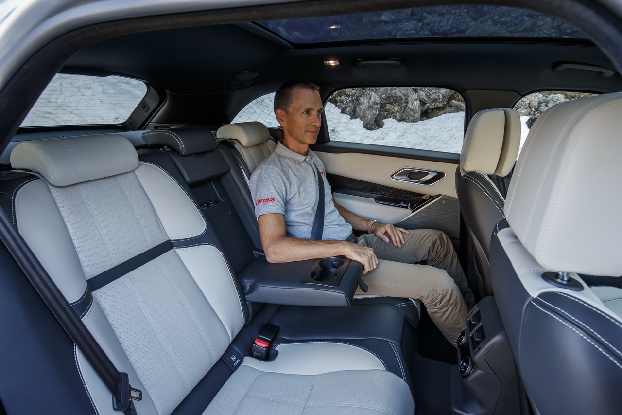 Photo 37 - places arrière du range rover velar - Essai Range Rover ...