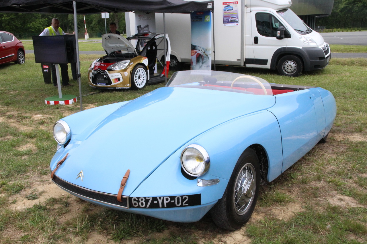 Photo 5 - vue avant Réplique d'une DS barquette Ricou 1958 - DS Week ...