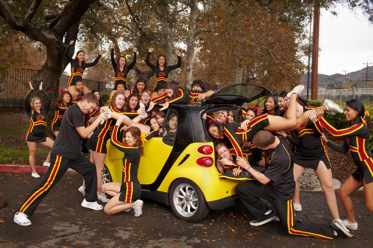 Photo 17 - record du monde pom pom girls dans une smart - Top des ...