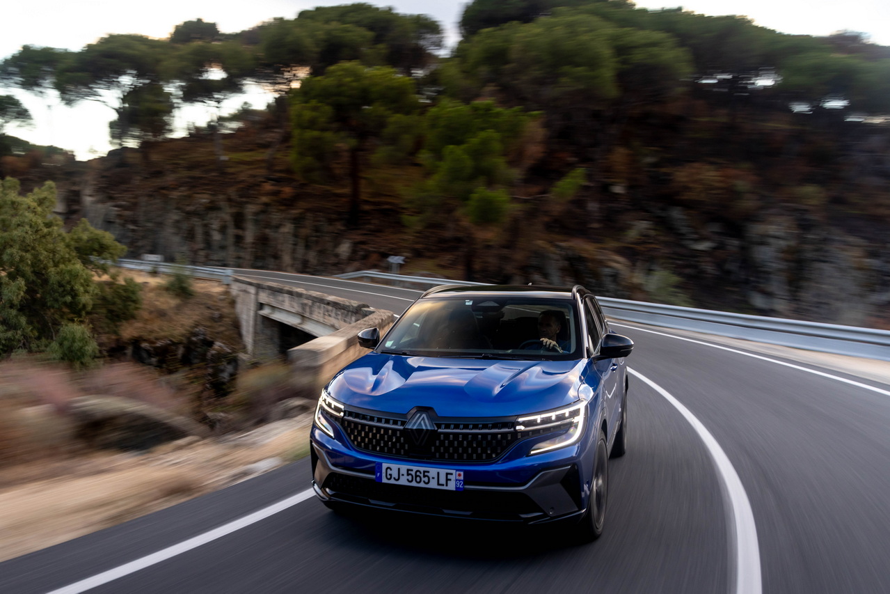 Diaporama et photos - Essai comparatif. Le Renault Austral défie le ...