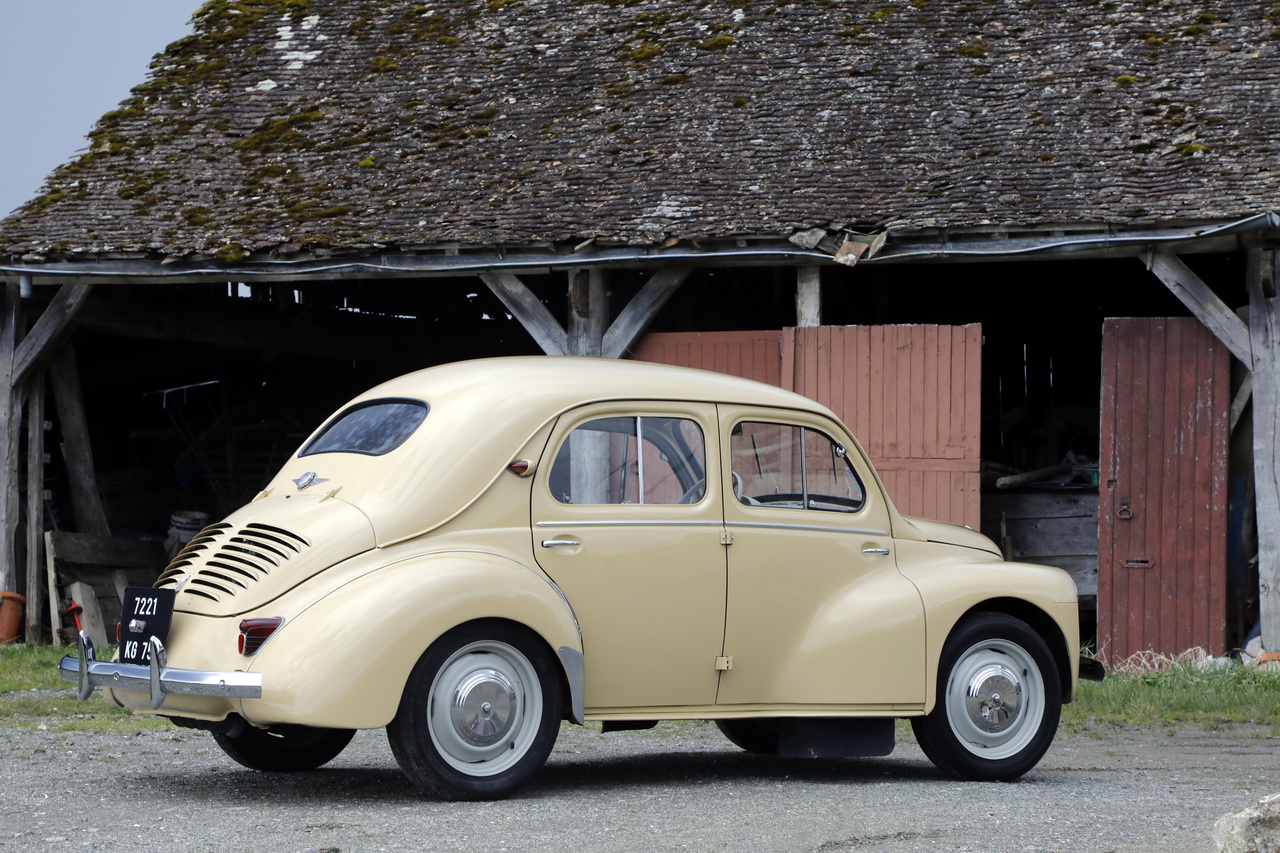 Essai retro : la Renault 4CV en vidéo