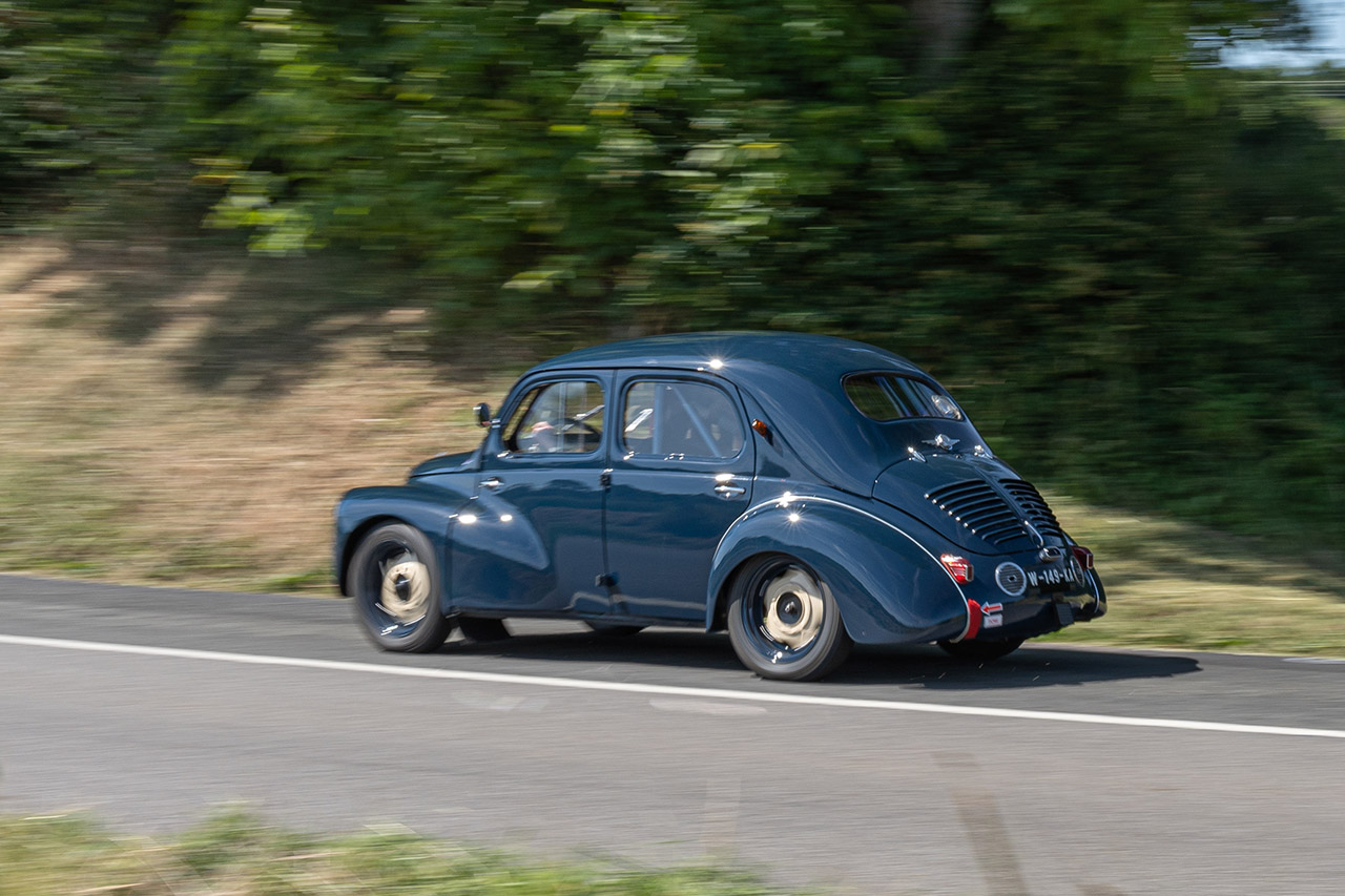 Diaporama et photos - Renault. Quand la 4CV de route rencontre celle de ...
