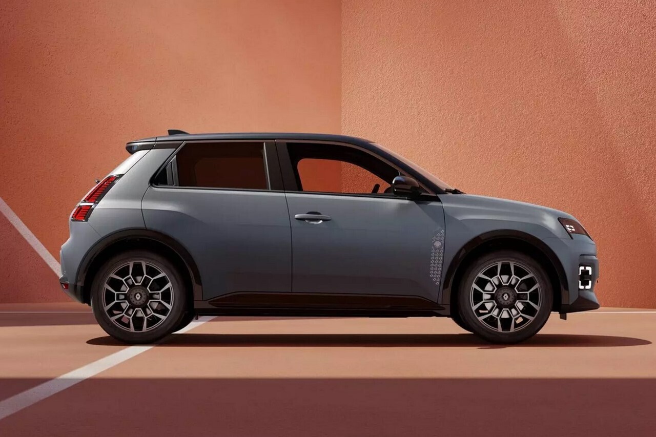 Photo 5 - Les deux sièges présents à l'arrière devraient être ...