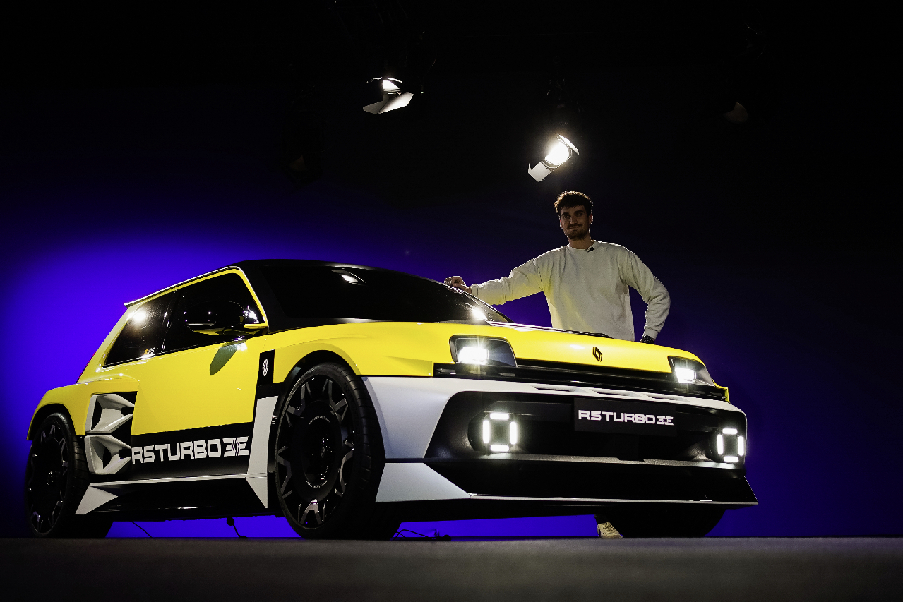 Photo 2 - renault clio 5 bleu - Renault Clio 5 (2023). Premiers ...